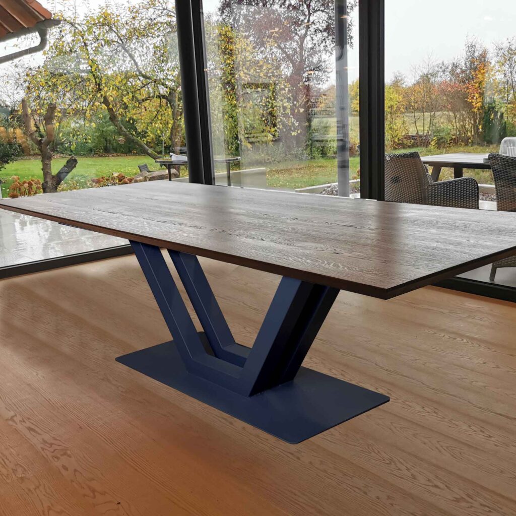 U2 table frame with base plate and reinforcement frame